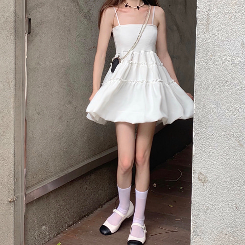 여름신상캉캉원피스 러블리 데이트 큐티 페미닌 A라인 프릴 캉캉원피스 블랙 나시 짧은 치마 미니 원피스 바닷가 여행 비치 데이트룩 벚꽃 축제 코디 2color