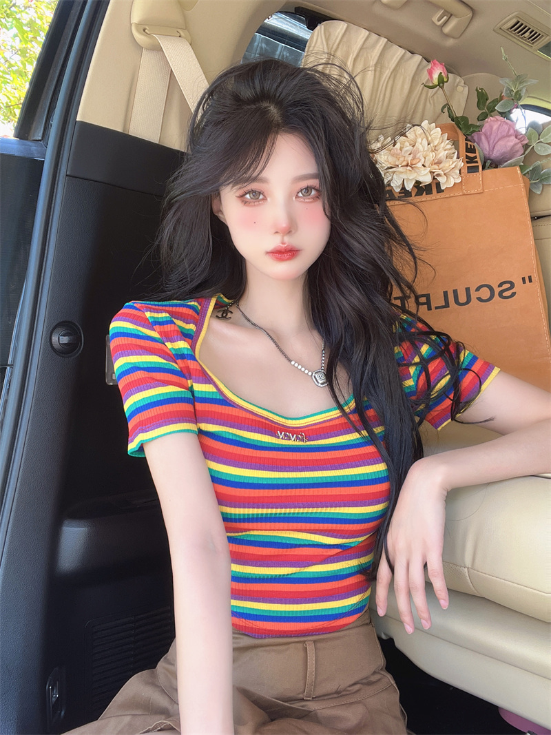 인기상품 러블리 스윗 무지개 줄무늬 단가라 레터링 패치 포인트 크롭 탑 반팔 티셔츠 와이드 U넥 유니크 패턴 엠보싱 레인보우