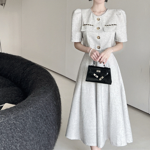 클로에랑 여름신상여름투피스하객룩 라운드넥 체인 골드버튼 퍼프 반팔 크롭 자켓하이웨이스트 플레어 롱 스커트 치마 투피스 셋업 세트 여름신상 여름투피스 반팔자켓 여름