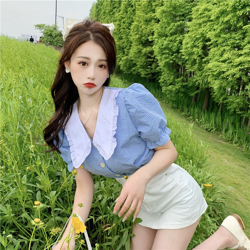 제이리본 러블리 체크크롭블라우스 상큼 발랄 여름 퍼프소매 프릴 배색 빅카라 브이넥 싱글버튼 단추 단정한 귀여운 반팔 깅엄체크
