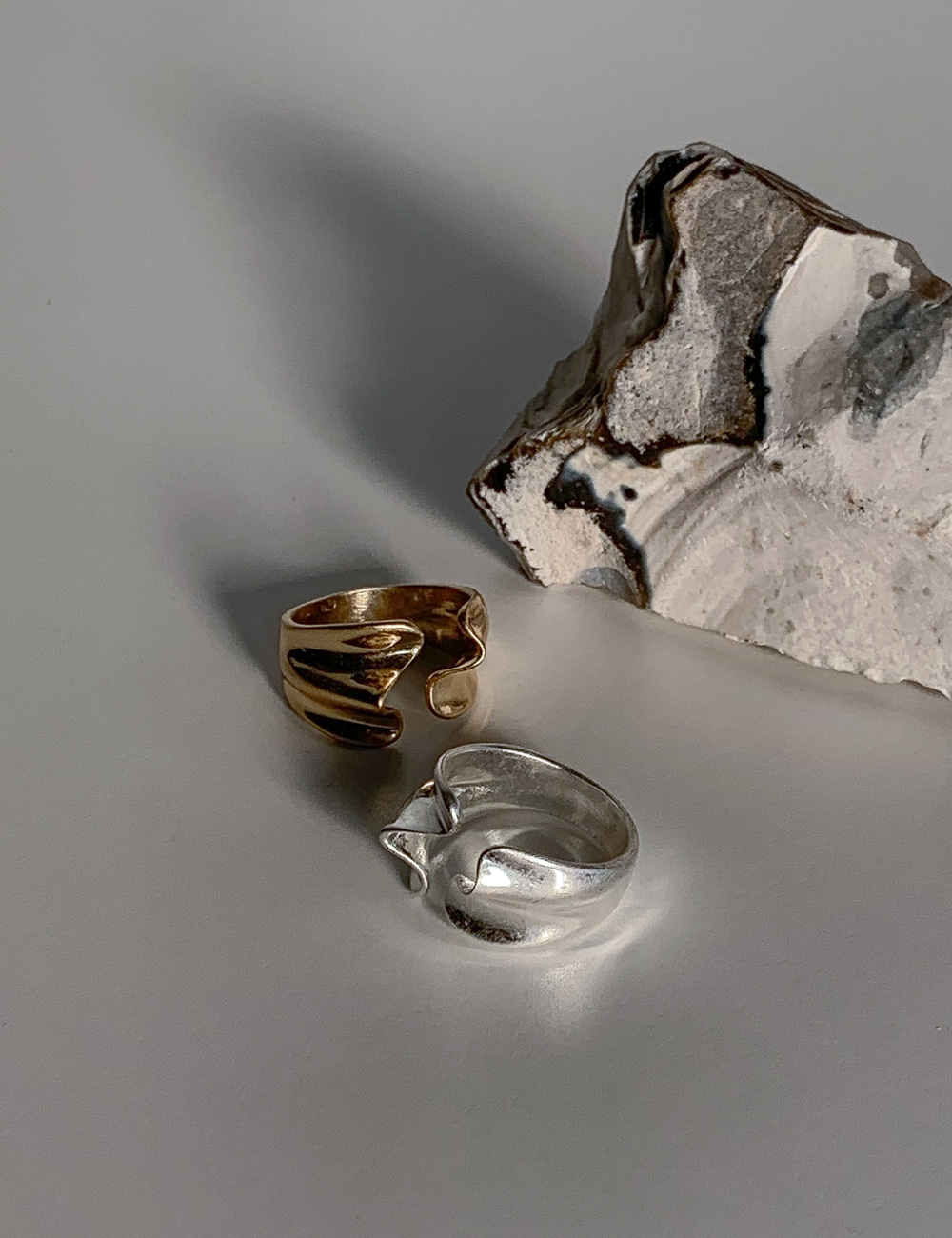WAVY MATTE BOLD RING / 웨이비 매트 볼드 링
