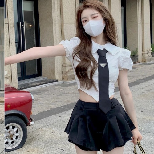 위드포에버 데이트룩투피스세트여름신상 화이트 미니프릴 언발 포인트 퍼프 심플 블랙 넥타이 반팔 크롭 블라우스 유니크 플리츠 미니스커트 투피스 셋업 세트 봄신상 데이트룩
