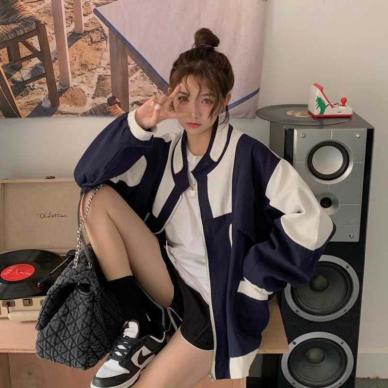 제이리본 네이비 배색 스탠드카라 가을 집업 긴팔 루즈핏 야구 유니폼 캐주얼 항공 야상 점퍼 과잠 오버핏 바람막이 스트릿룩 공항패션 간절기 아우터 클래식 무드 스포츠 자켓