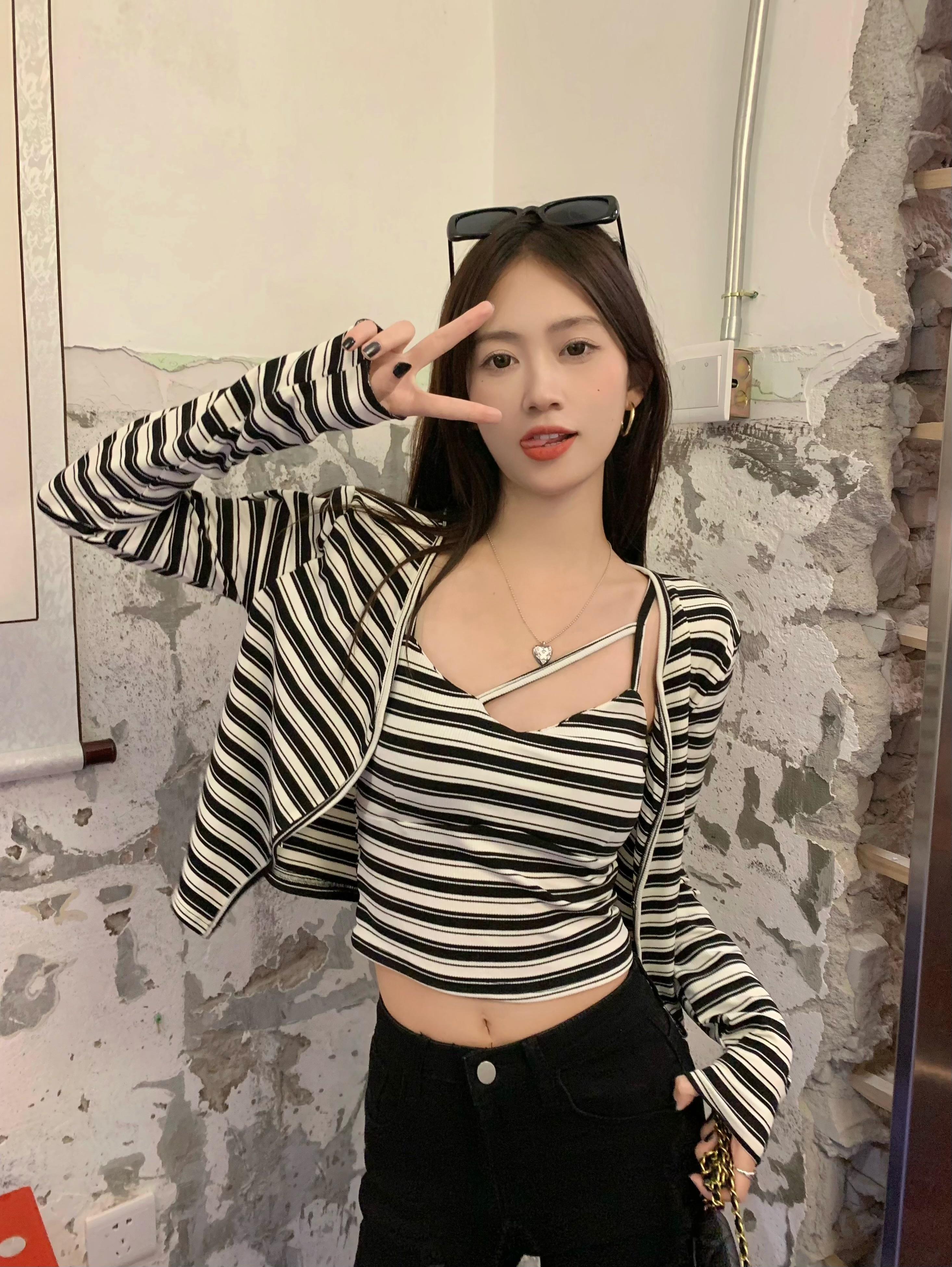 투피스 코디 Set 섹시 글램 힙 스트릿 짧은 줄무늬 단가라 세트 슬림 슬랜 핏 타이트 하트넥 민소매 언발 스트랩 끈 나시 케미솔 크롭 튜브 탑 여리 루즈 긴팔 짧은