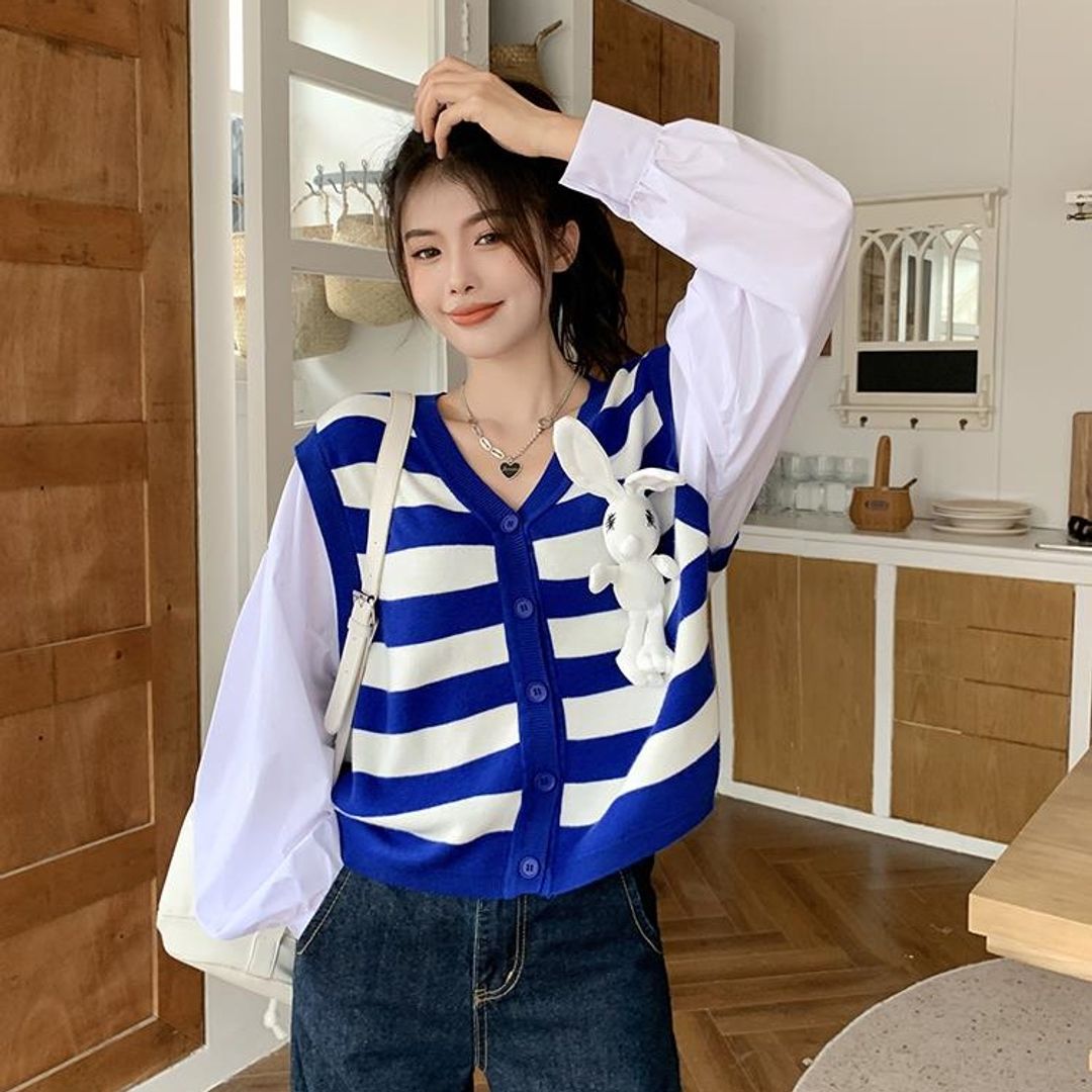 페이크 투피스 브이넥 스트라이프 가디건 화이트 벌룬 소매 블라우스 레이어드 스타일링 토끼 인형 포인트 장식 러블리 스윗걸 봄