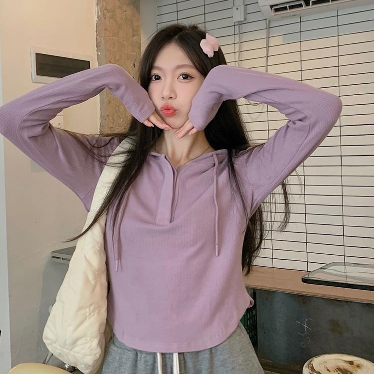 제이리본 슬림핏 크롭 후드 긴팔티 스트릿 핫걸 감성 봄 가을 라운드 밑단 얇은 레트로 스타일 싱글 단추 러블리 후드티 유니크 캐주얼 캠퍼스 원마일 룩 코디