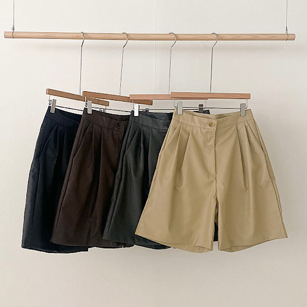 여자 반바지 캐주얼 데일리 5부 가죽 레자 레더 가을 간절기 여행코디 편한 바지 팬츠