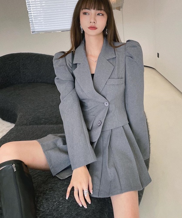 패션 바이 카카오 투피스같은원피스 퍼프 숄더 소매 테일러 카라 언발 슬림핏 크롭 자켓 플리츠 미니 스커트 일체형 원피스 주름 치마 숏 재킷 페이크투피스 모던