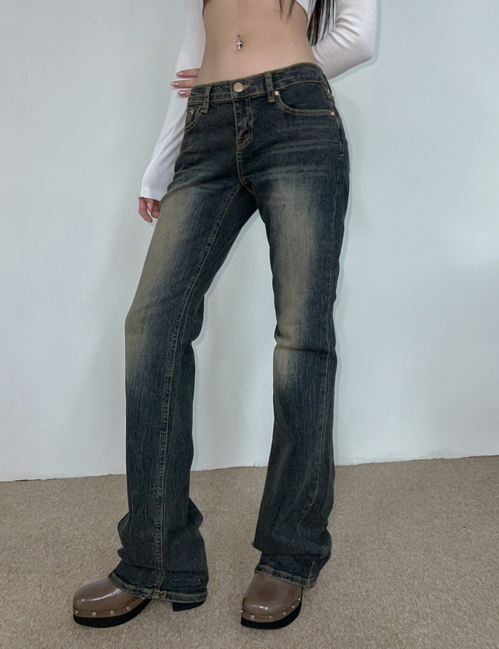 위위미유 VINTAGE LOW-RISE BOOTS CUT DENIM / 빈티지 로우라이즈 부츠컷 데님