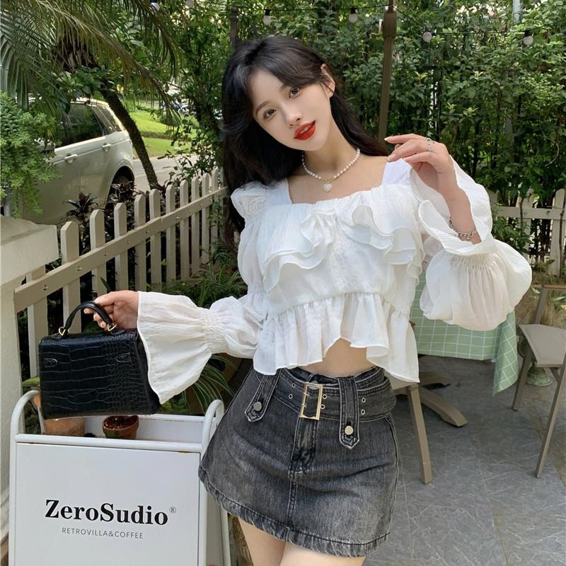 제이리본 프렌치 퍼프 소매 스퀘어넥 크롭 탑 블라우스 프릴 티어드 캉캉 풍성 주름 러플 스모크 일자핏 봄 가을 파워숄더 러블리
