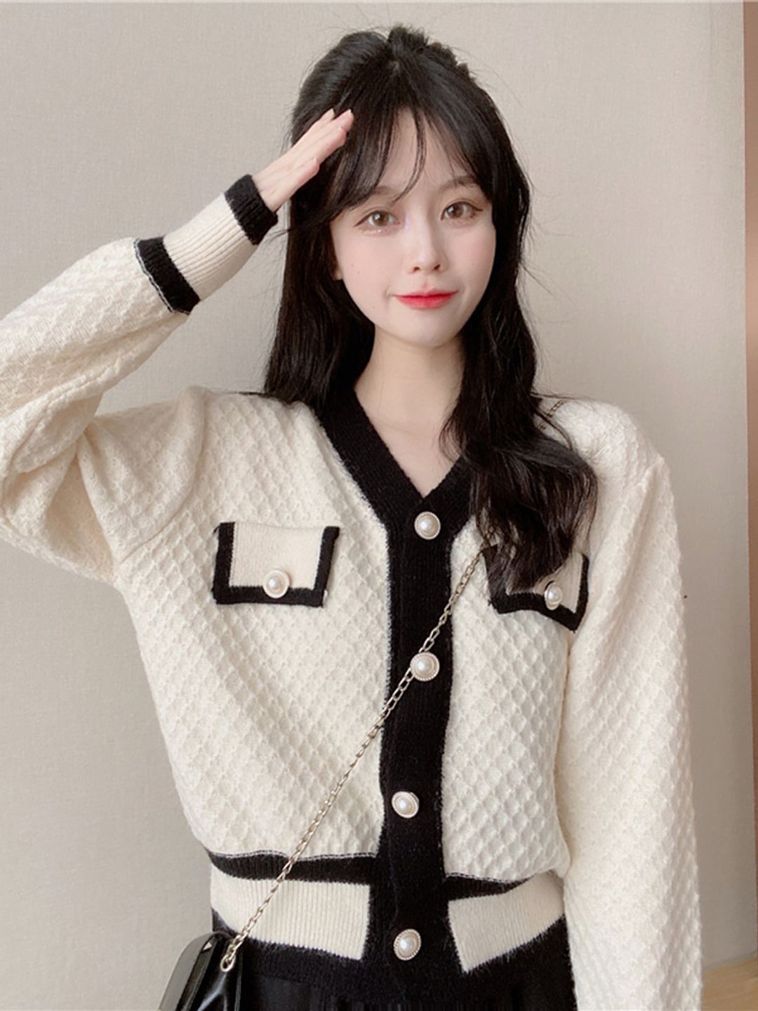 2색 럭셔리 브이넥 니트 가디건 C스타일 간편코디 데일리 이너웨어 캐주얼 여친 데이트 출근 산책 외출룩