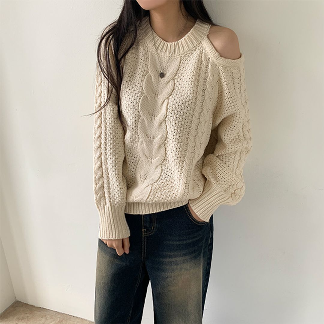 추아 루즈핏 꽈배기 숄더 트임 니트 2color 꼬임오프숄더데일리룩포인트