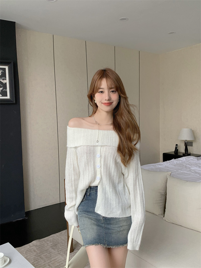 오프 숄더 세로 라인 골지 버튼 포멀 루즈 핏 긴 팔 버튼 니트 티 스웨터 여친룩 데이트룩 주말룩 러블리한 핏 예쁜 섹시한
