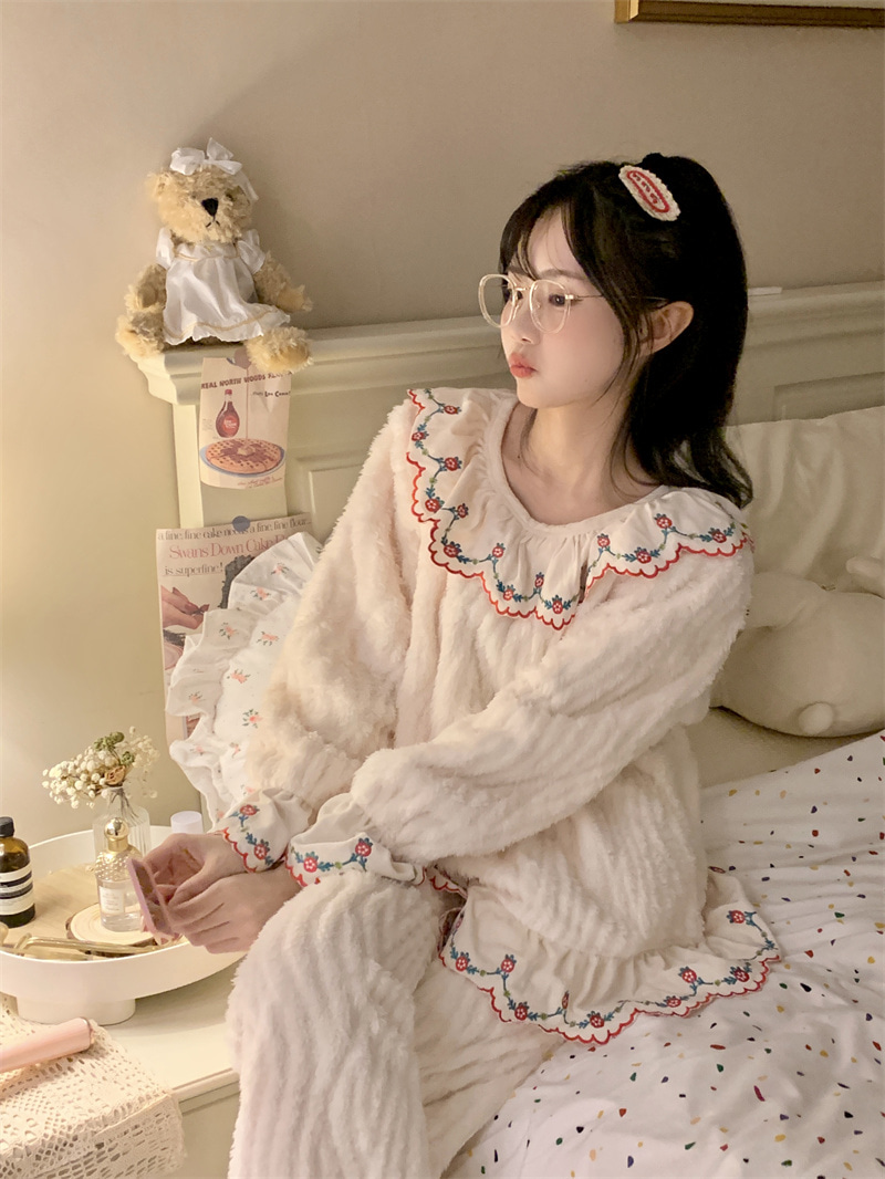 소녀 프릴 파자마 Set 양털 퓨어 화이트 플리스 후리스 수면 잠옷 홈 룸 웨어 세트 셋업 투피스 라운드 넥 꽃 자수 카라 플라워 소매 도톰 따뜻 귀여운 룩