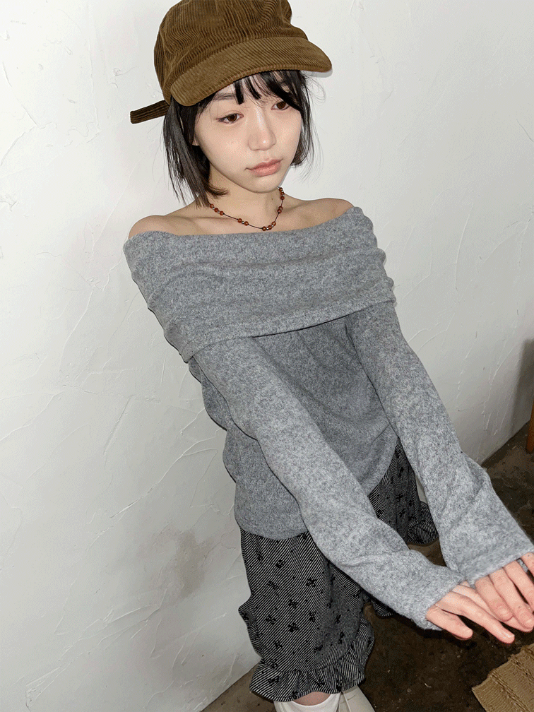 김아홉 peach fluff shoulder T