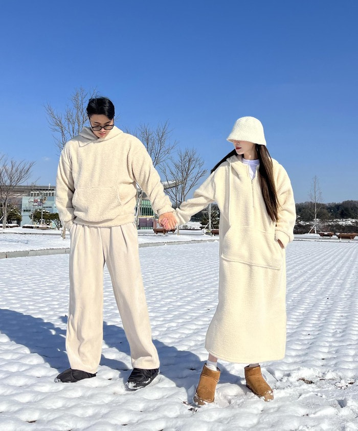 엄라이브 대박상품 양털 뽀글이 시밀러룩 두툼 남녀공용 양털 후드 후리스 여자 뽀글이 롱원피스 겨울 커플 커플룩 강추 데이트 꾸안꾸 캠핑 연말 데이트룩