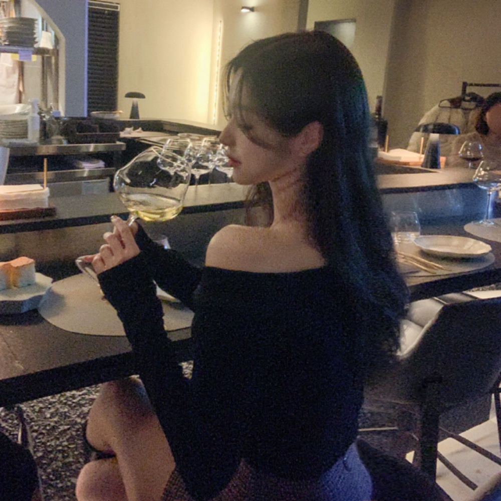 워너비뮤즈 무배🚀 청순섹시🖤여리어깨 찰랑 소매롱 여리핏 오프숄더 슬림 긴팔 티셔츠 쫀쫀 스판 어깨 트임 티 4col 기모