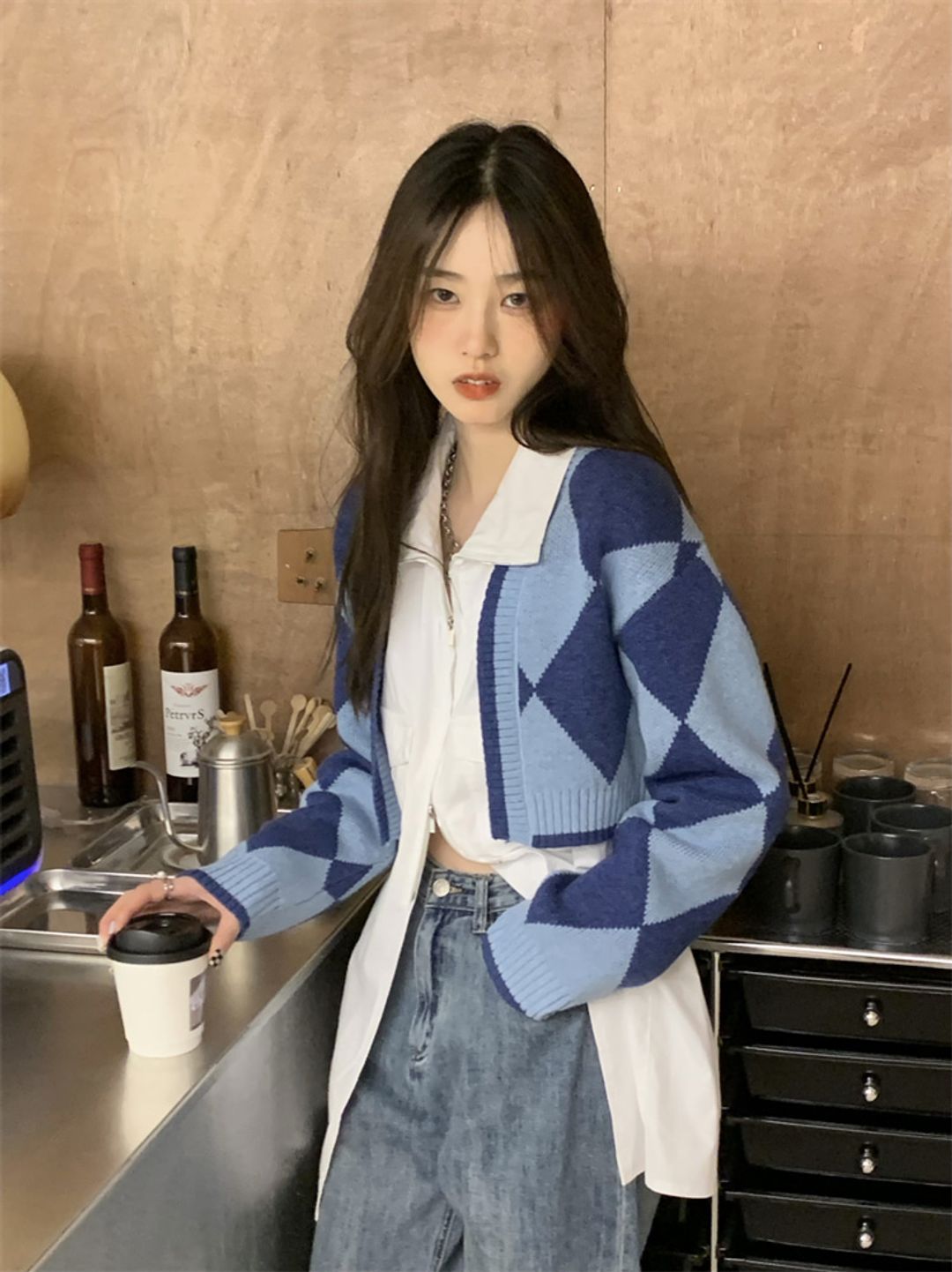 톤온톤 마름모 패턴 크롭 니트 가디건투웨이 집업 화이트 셔츠 코디세트