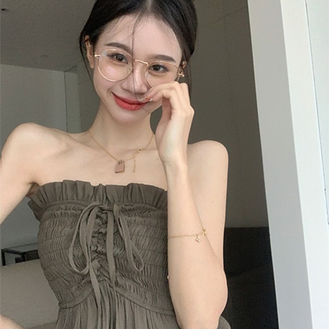 섹시룩 오프숄더블라우스 슬림핏 튜브탑 하늘하늘 쉬폰블라우스 해외여행 휴가룩 스모크주름 신축성있는 깔끔한 여름블라우스 트렌디 어깨
