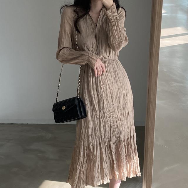 베이지하루 랩스타일 시크한 플리츠 브이넥 긴팔 여성 롱원피스 실림핏 여름 하객 롱원피스 여성원피스 바캉스 정장 봄 쉬폰 원피스