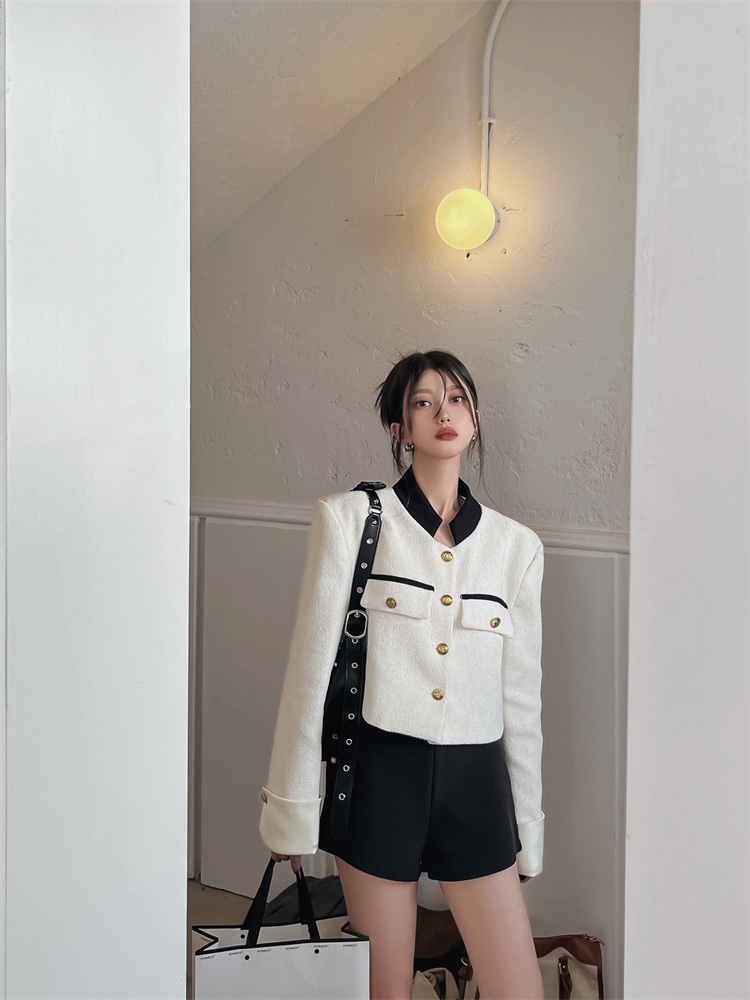 블롱뮤 배색 카라 트위드 자켓 차이나 카라 라운드 넥 단추 금장 버튼 여밈 포켓 라인 포인트 페미닌 프렌치 유니크 크롭 미니 숏 화이트 앤 블랙 간절기 환절기 롱 슬리브