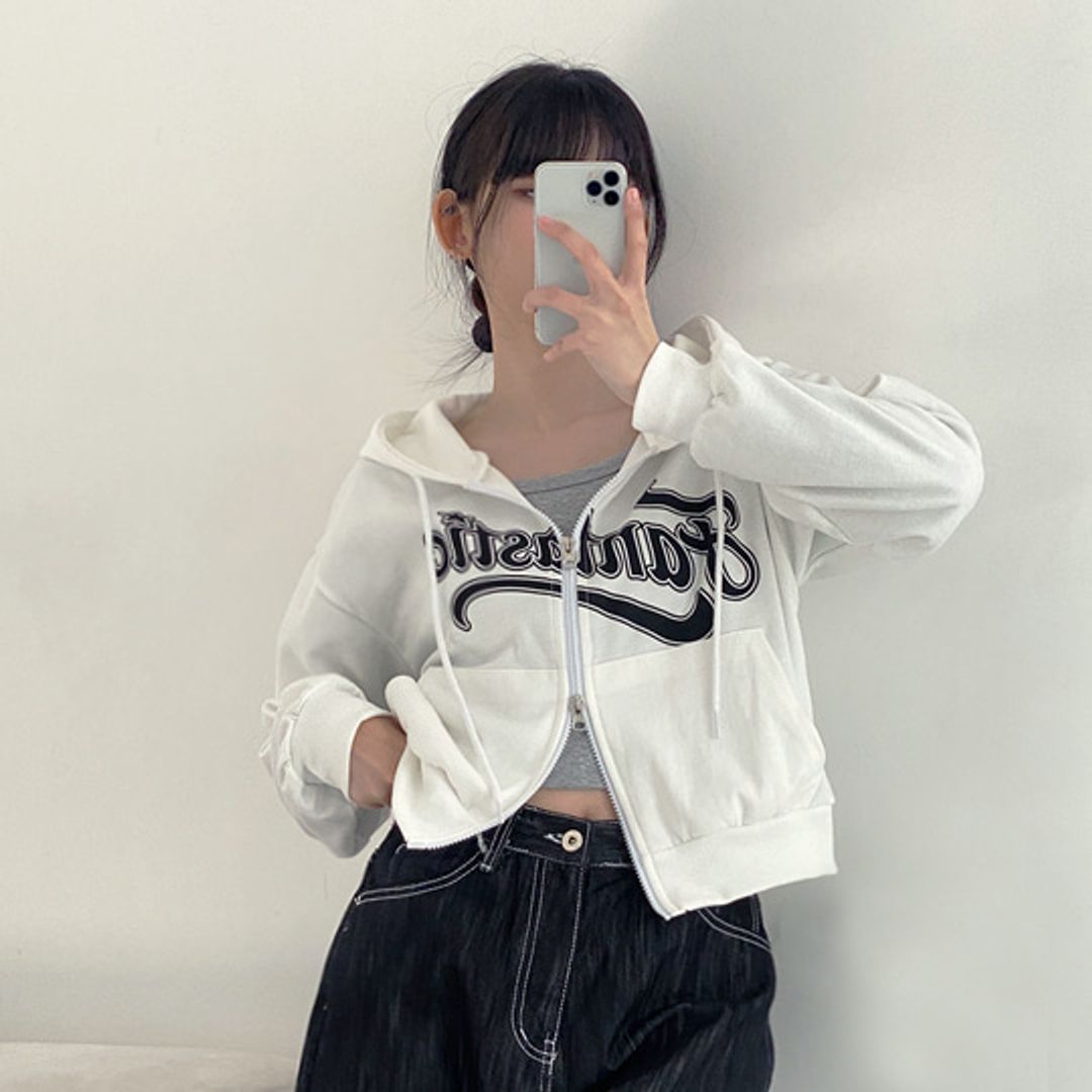 Y2k맛집투웨이 트렌디하고 힙한 러블리힙 스트릿 유니크 레터링 아방핏 세미 크롭 후드 집업 3color 판타후드집업