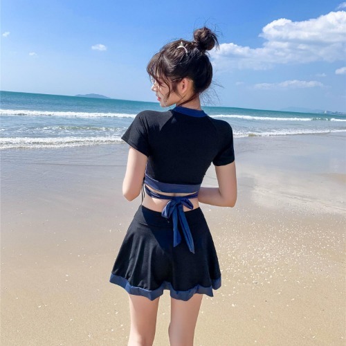 마르키스 인기당일출고 비키니 투피스 슬림 허리 크로스 리본 레쉬가드 반팔 하프넥 치마바지 수영복 비치웨어 풀파티 워터파크 호캉스 휴양지룩 해외여행 래쉬가드 모노키니 당일출고