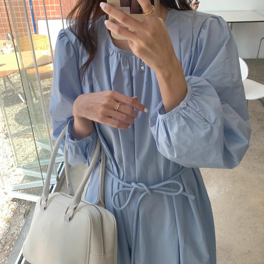 러블리 심플한 단아함 허리 타이 라운드넥 롱 원피스 긴팔 여름 봄 블루 화이트 심플한 깔끔한 여자 여성 롱원피스 원피스 여성 드레스 단아한 나들이룩 소풍 휴양지 비치