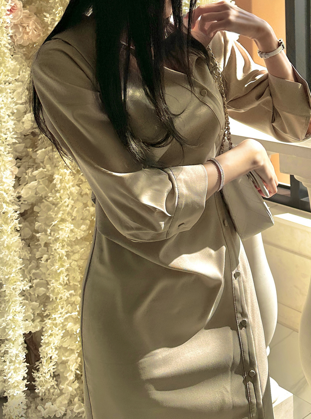 베이지하루 카라 롱 원피스 남방형 7부소매 봄 여름 트임 단추 주름 슬림 우아한 여신 출근룩 사무실 오피스룩 차도녀 시크 무채색 사선 세미정장 커리어우먼 타이트 허리슬림