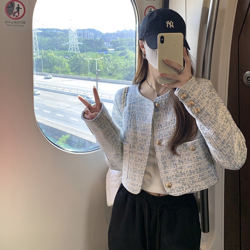 고퀄스카이 트위드 크롭 자켓 하이 엔드 고 퀄리티 라운드 넥 롱 슬리브 청순 여리 핏 크롭 미니 숏 금장 버튼 단추 여밈 페미닌 오피스 세미 여친 데이트 결혼식 하객 룩