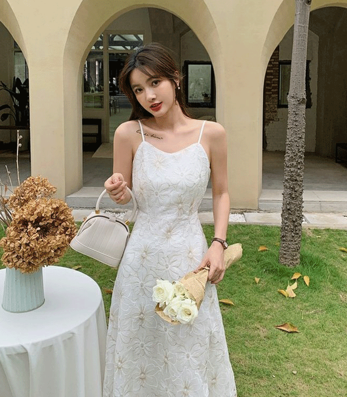 브이루아 스위트 플라워자수 뷔스티에 끈나시 레이스 화이트 롱 원피스 브라이덜샤워셀프웨딩 드레스 뷔스티에원피스 롱드레스 A라인 스커트 서스펜더 프렌치 여름원피스 자카드 자수