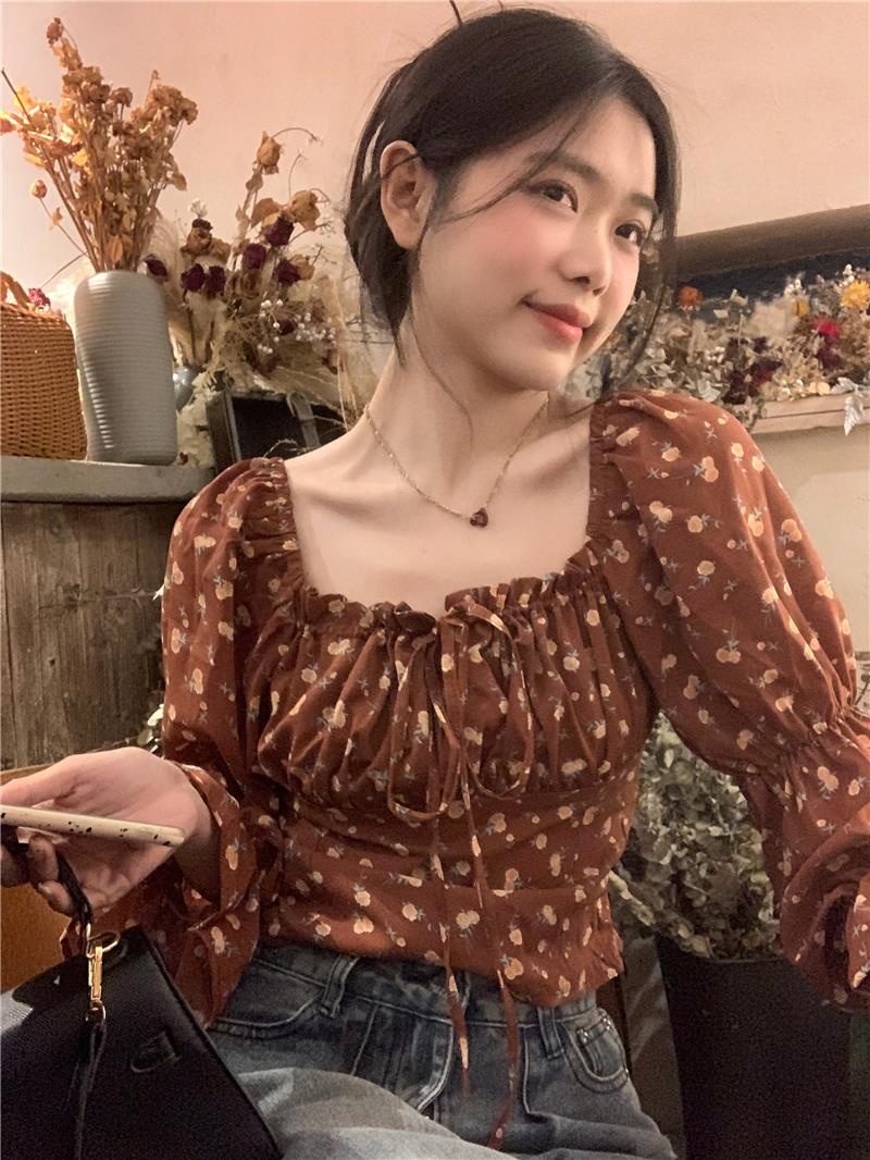 꽃무늬 스퀘어넥 블라우스 탑 상의 티셔츠 셔링 주름 리본 긴팔 봄 여름 잔꽃 프린트 복고 루즈핏 퍼프 플라워 여행 비치 바캉스룩 휴가 리조트룩 휴양지옷 동남아 나들이룩 30