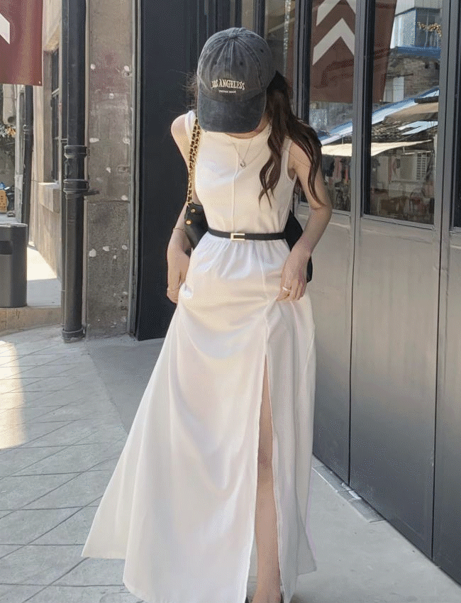 여름신상여름원피스 크루넥 라운드 어깨 트임 민소매 롱원피스 슬릿 옆트임 화이트 A라인 플레어원피스 쇄골트임 하이웨스트 롱드레스 캐주얼 스트릿 힙한 추리닝 코디