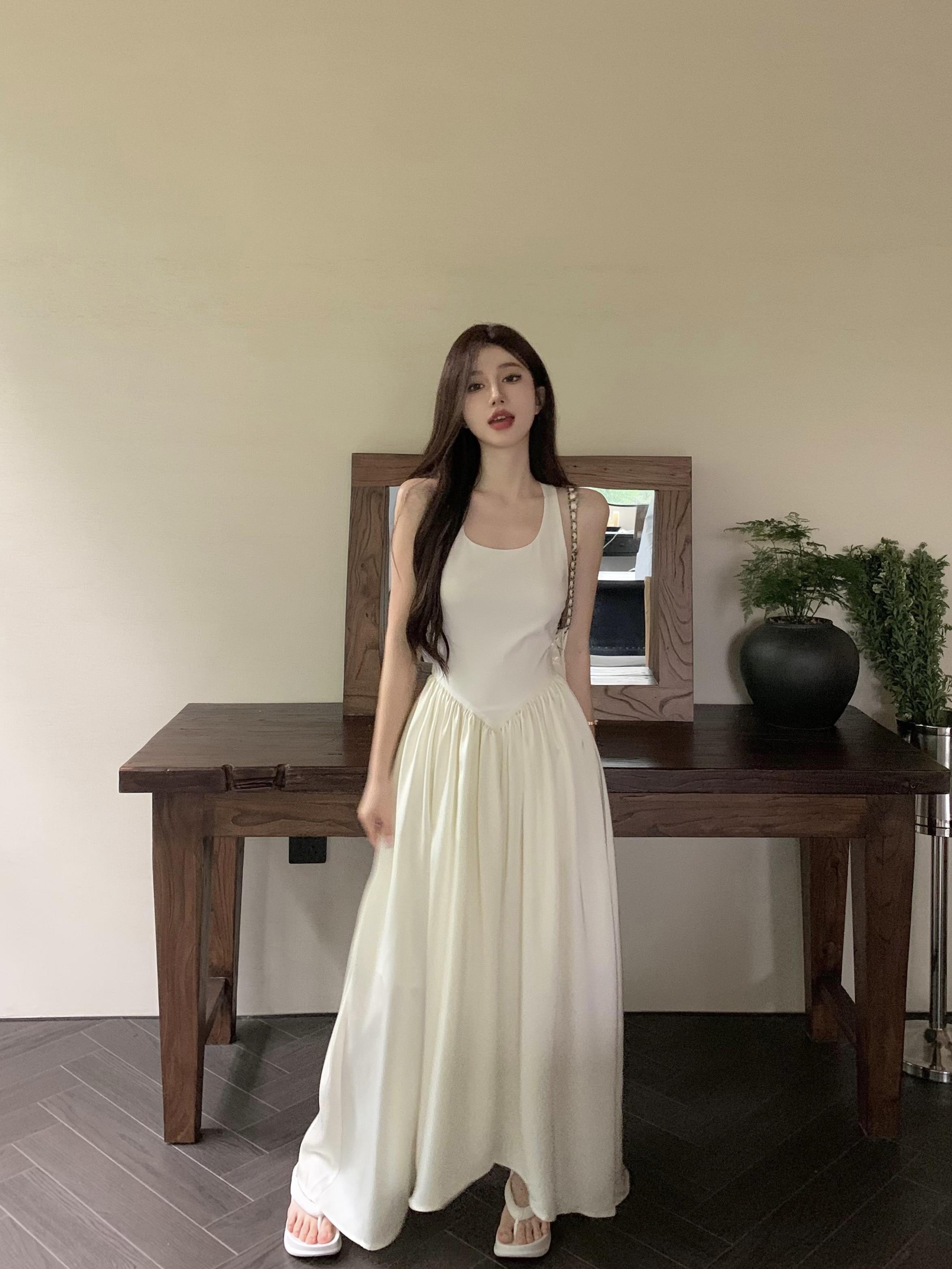 베이지하루 여성 화이트 블랙 원피스 유넥 롱드레스 셔링 주름 슬리브리스 민소매 나시 뷔스티에 레이어드 캐주얼 스포티 홈웨어 이지 30대 40대 여성 여자 레이디 여행 비치