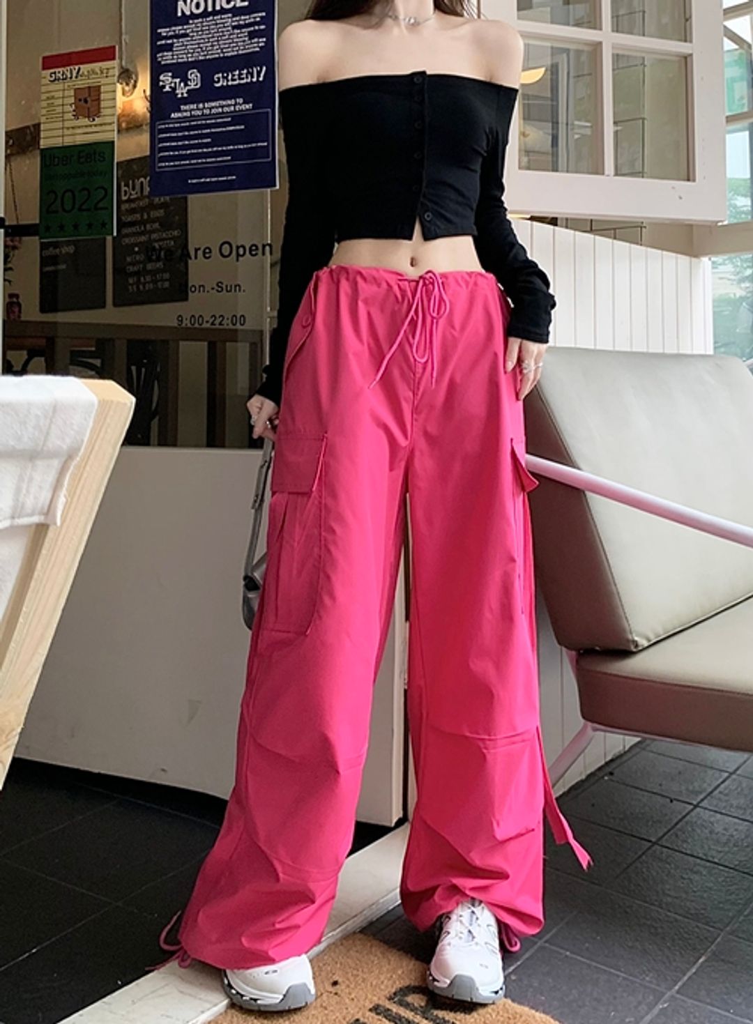 일상 데일리 특이한 완전 Hip한 스타일 허리밴딩 줄 리본 카고팬츠 핫핑크 바지 카고바지 주머니 포인트 스타일리쉬한 캐주얼 스트릿룩