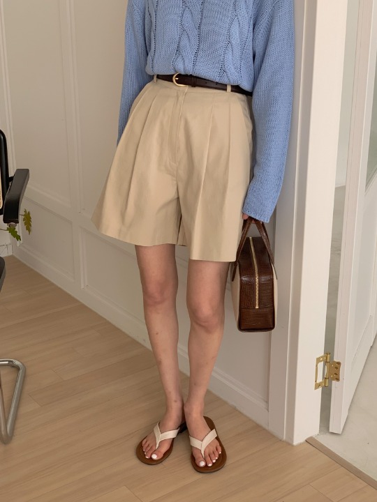 둥실코코 활용도👍4색 데일리 코튼 숏 팬츠 면 바지 코튼 와이드 버뮤다 핀턱 여름 가을 간절기 투핀턱 벨트 버클 숏팬츠 하프 밴딩 4부 5부 슬랙스 반바지 베이지