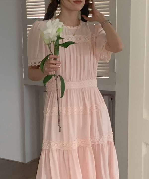 레이스 스티치 롱드레스 라운드넥 반팔 반소매 여유핏 링클 플레어 롱원피스 봄 여름 로맨틱 러블리 사랑스러운 분위기있는 여친룩 데이트룩 소개팅룩 마실 나들이 피크닉룩