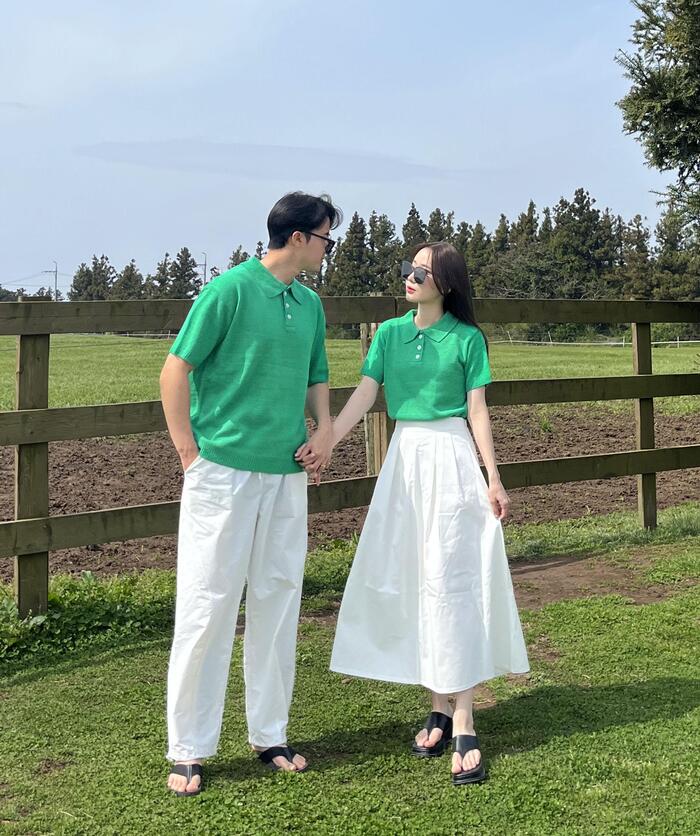 엄라이브 쿨재질 세트가능4컬러2사이즈 여름 반팔 쿨 니트 색감 대박 시밀러룩 커플룩 남녀공용 카라 크롭 티셔츠 데이트룩 데님 와이드팬츠 롱스커트 세트