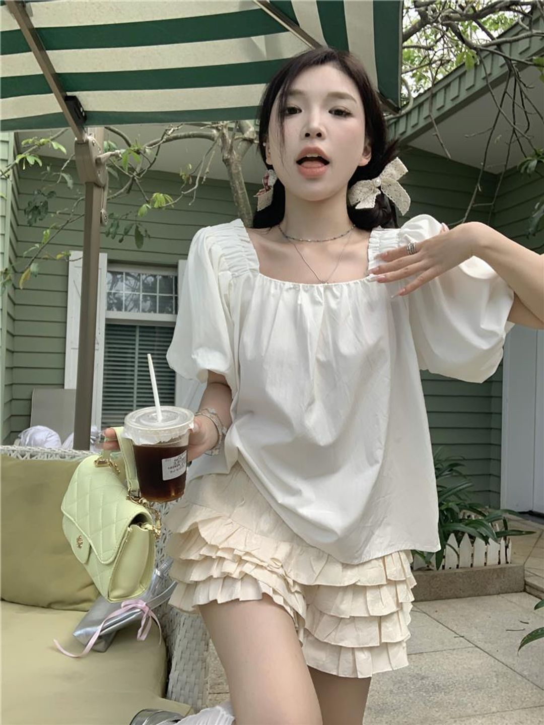 스퀘어넥 셔링 주름 반팔 블라우스 탑 상의 티셔츠 퍼프 루즈핏 화이트 봄 여름 이너 30대 40대 여성 여자 레이디 여행 비치