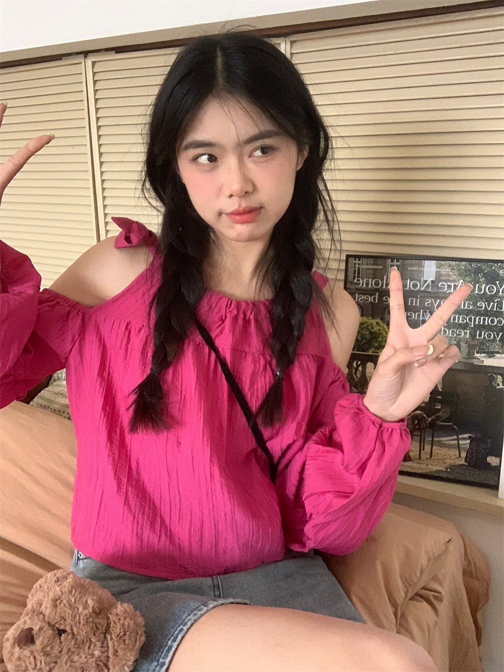 레이스 업 포인트 블라우스 라운드 넥 리본 어깨 트임 파임 컷 아웃 롱 슬리브 긴팔 귀여운 셔츠 페미닌 유니크 컬러 긴팔