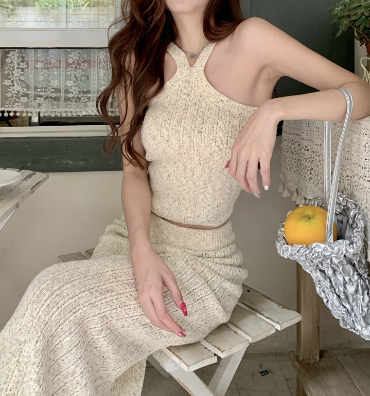 더블제이 해외여행신행신혼신부동남아바캉스 코디 홀터 넥 세로 라인 니트 슬림 크롭 티 하이 웨스트 허리 밴딩 롱 스커트 투 피스 세트