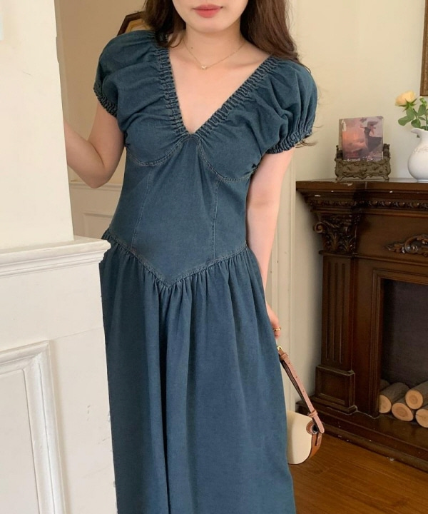 베이지하루 안꾸민듯 꾸민 데님 청원피스 롱원피스 슬리브리스 나시 민소매 브이넥 셔링 주름 A라인 캐주얼 루즈핏 봄 여름 진청 청치마 플레어 뷔스티에 레이어드 30대