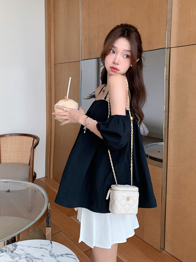 코튼 오프 숄더 블라우스 스퀘어 넥 나시 슬리브리스 민 소매 반팔 슬리브 플레어 페미닌 청순 기본 심플 단색 여친 데이트 탑