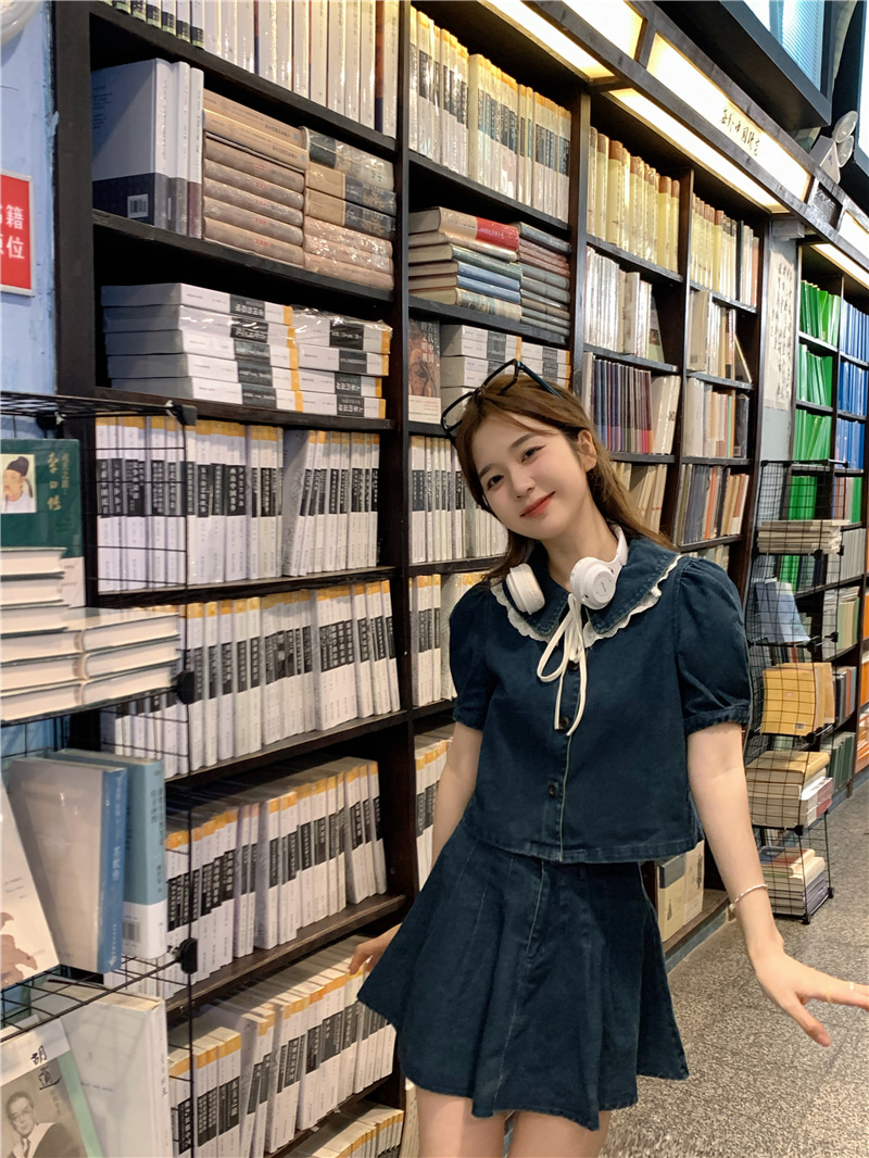 프릴 리본 데님 블라우스플레어 미니 스커트 Set 라운드 넥 리본 단추 여밈 레이스 셔링 벌룬 퍼프 소매 하프 슬리브 크롭
