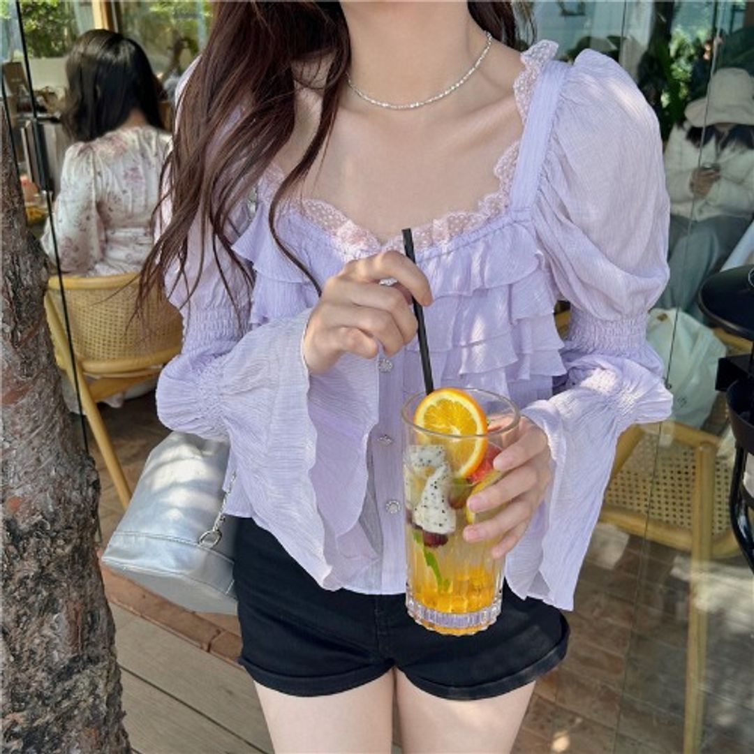 미스티 퍼플 프릴 블라우스 스퀘어 넥 레이스 스티치 얇은 긴팔 롱 슬리브 단추 포인트 티어드 러플 포인트 청순 여리 하늘하늘