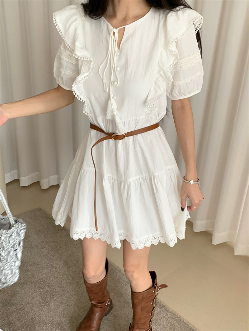 블롱뮤 화이트 보헤 미니 원피스 라운드 넥 프릴 리본 테슬 포인트 셔링 반팔 하프 소매 레이스 스티치 미니 숏 짧은 A 라인 플레어 스커트 밑단 포인트 치마 드레스 청순