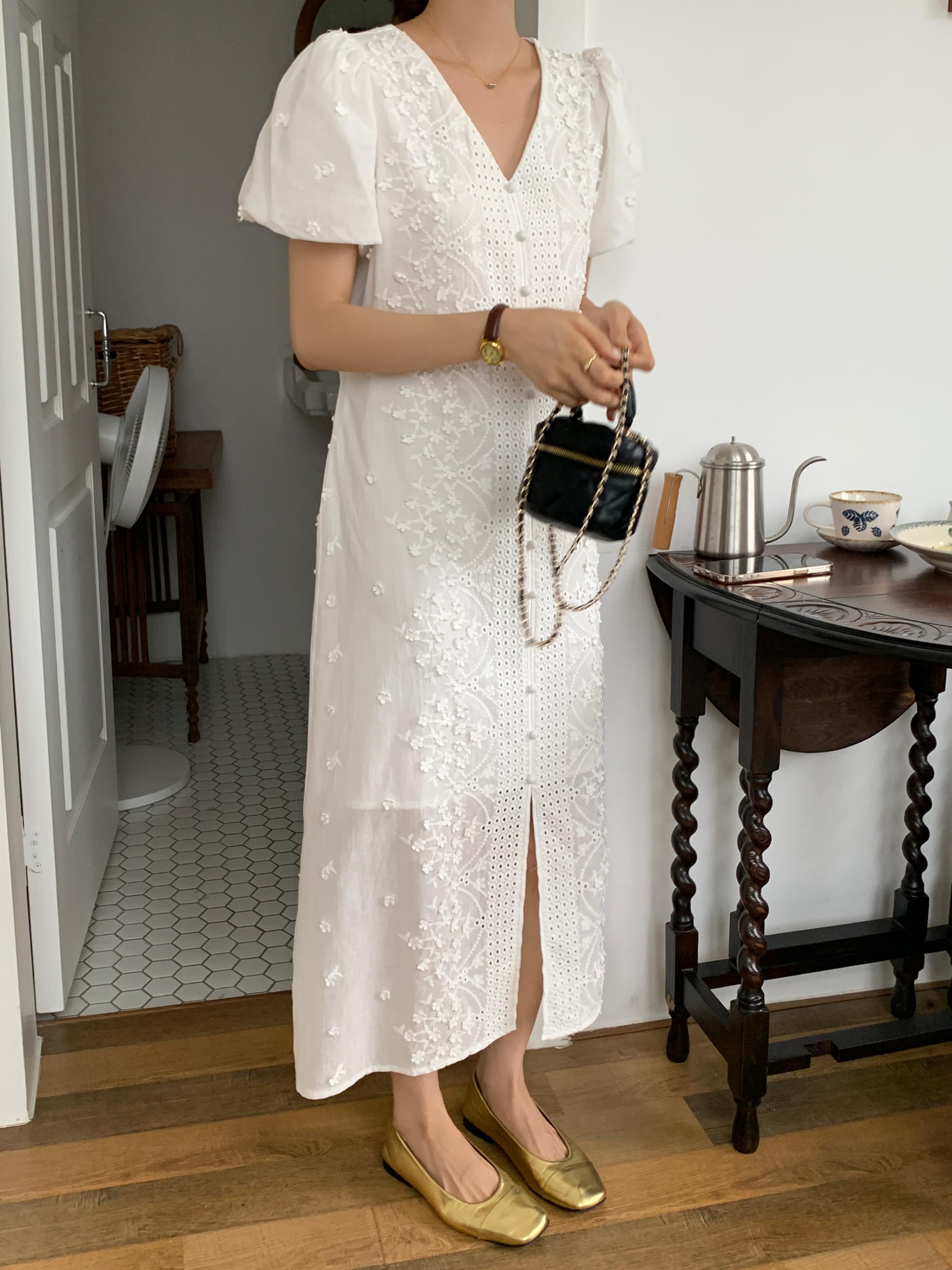 브이넥 반팔 원피스 롱드레스 화이트 단추 봄 여름 셔링 퍼프 트임 슬림핏 자수 결혼식 피로연 하객룩 상견례 엄마돌잔치 셀프웨딩 스몰웨딩 30대 40대 여성 여자 레이디 심플 베이직