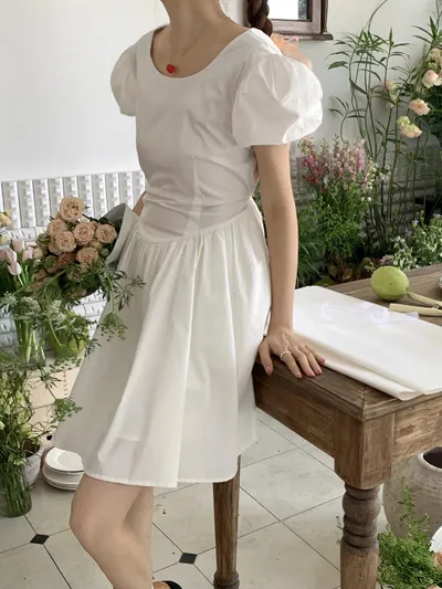베이지하루 화이트 미니 드레스 원피스 유넥 반팔 셔링 퍼프 주름 봄 여름 결혼식 피로연 하객룩 상견례 엄마돌잔치 셀프웨딩 스몰