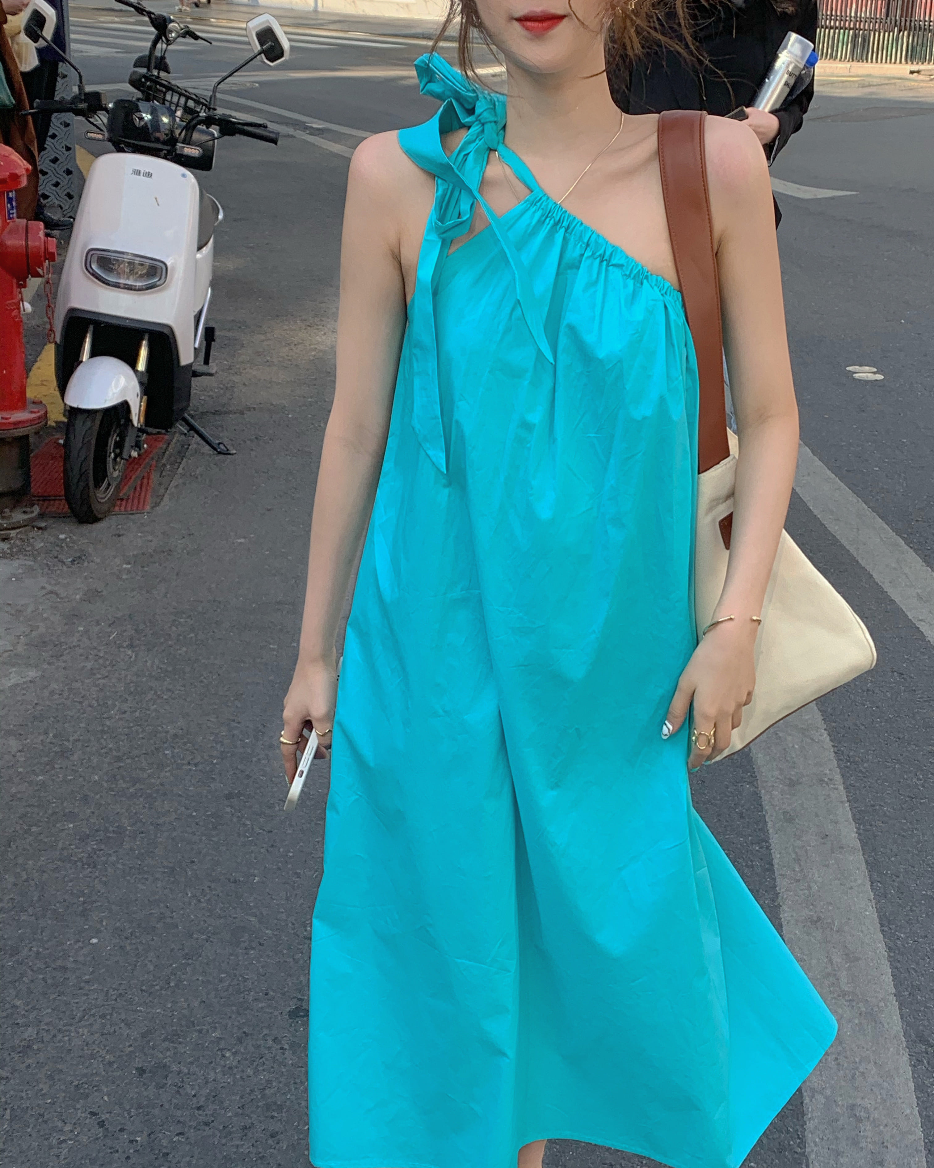 블롱뮤 언발 민트 여름 원피스 리본 끈 나시 셔링 슬리브리스 오프 원 숄더 루즈 오버 핏 해외 여행 A 라인 롱 미디 코튼 스커트 플레어 치마 드레스 청순 여리 유니크