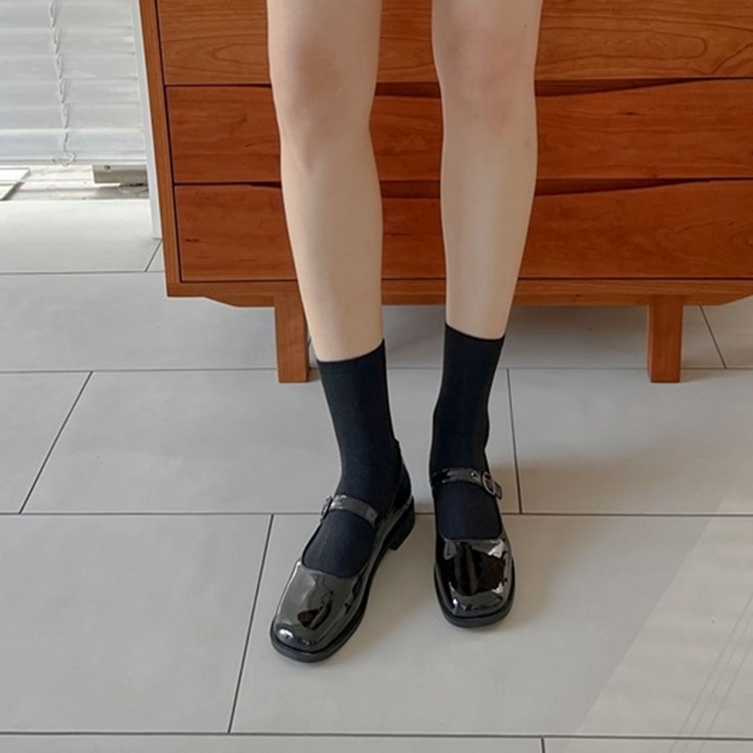 에나멜 가죽 스트랩 버클 여성 로퍼 구두 통굽 2cm